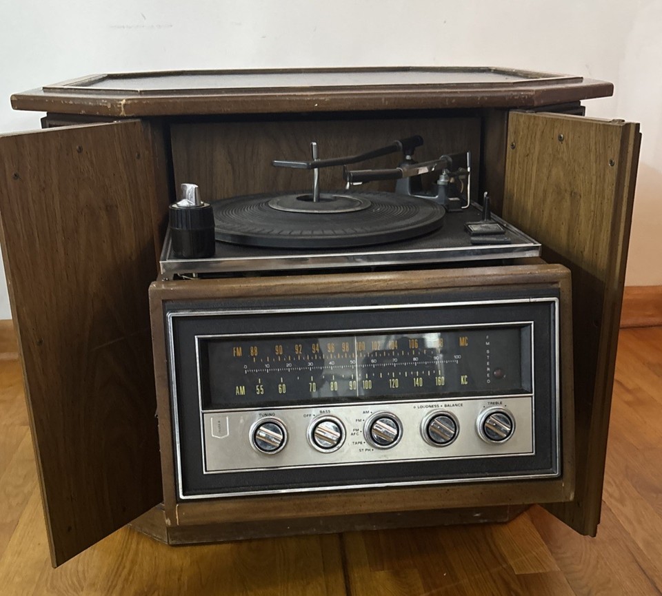 1975 Magnavox Vintage End Table with Record Player, 8-track and AM/FM ...
