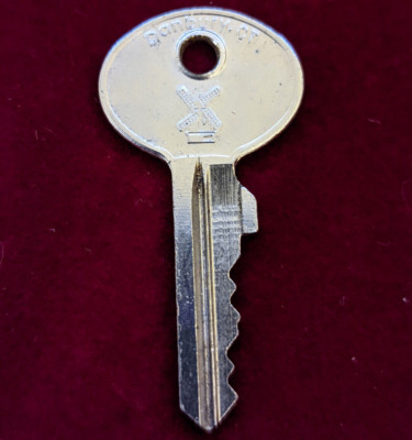 Wind Danbury, CT, office furniture lock key, Bitting 5564 | eBay
