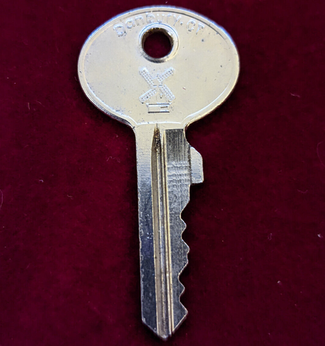 Wind Danbury, CT, office furniture lock key, Bitting 5564 | eBay
