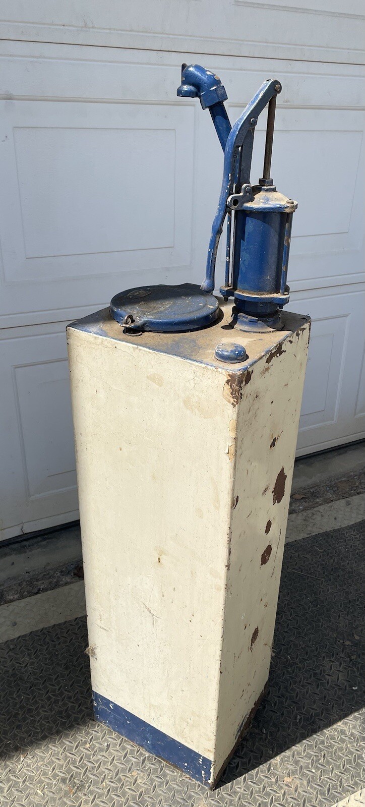 Antique Compact Oil Pump Chevron RPM Erie Meter System, Merit, Gas ...