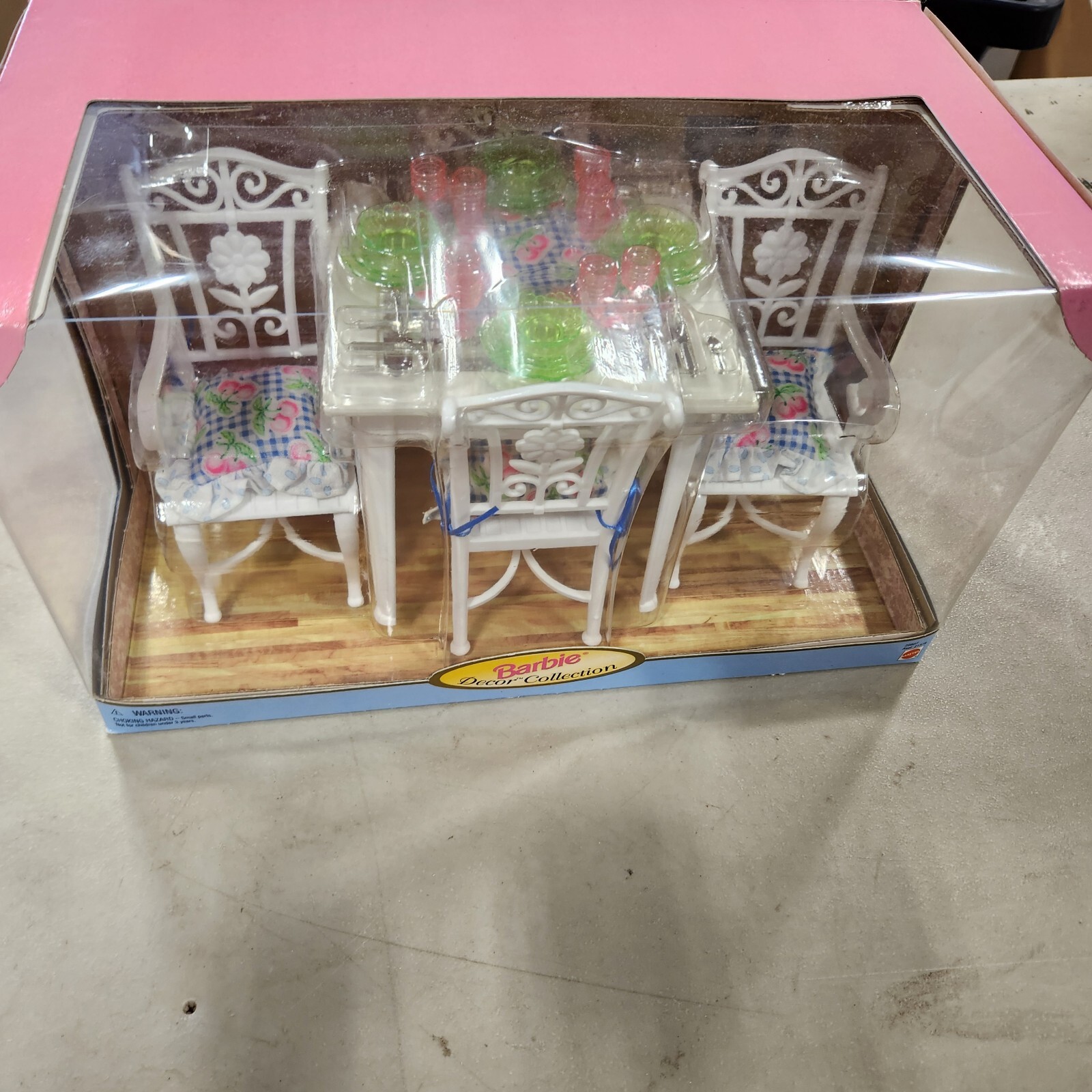BARBIE DECOR COLLECTION 1998 DINING TABLE WITH FOUR CHAIRS ACCESSORIES ...