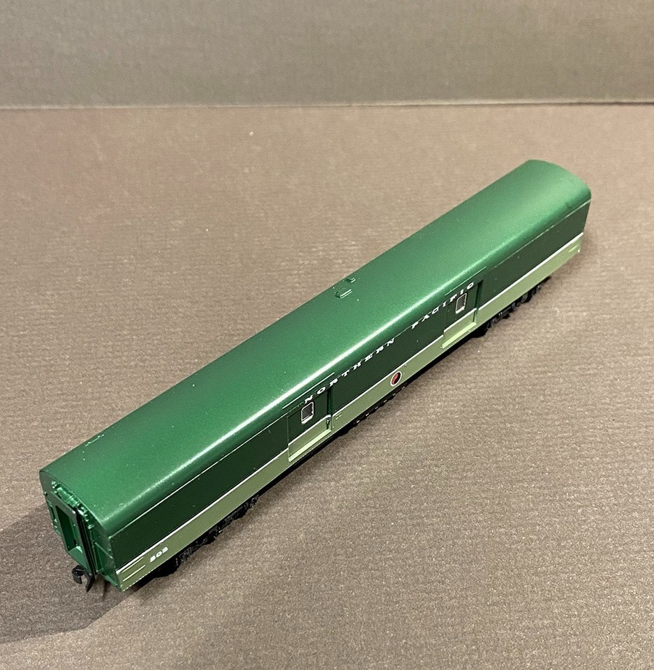 N scale Kato Northern Pacific NP Mainstreeter Baggage Car Loewy Scheme ...