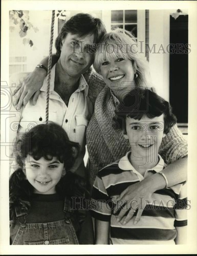 1985 Press Photo Joel Higgins, Loretta Swit, child co-stars of "First ...