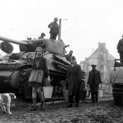 WW2 WWII Photo World War Two / US M4 Sherman 3rd Armored Cologne March ...