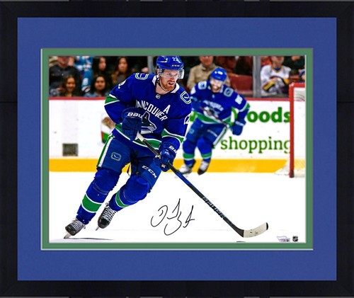 Frmd Daniel Sedin Vancouver Canucks Signed 16" x 20" Blue Jersey ...