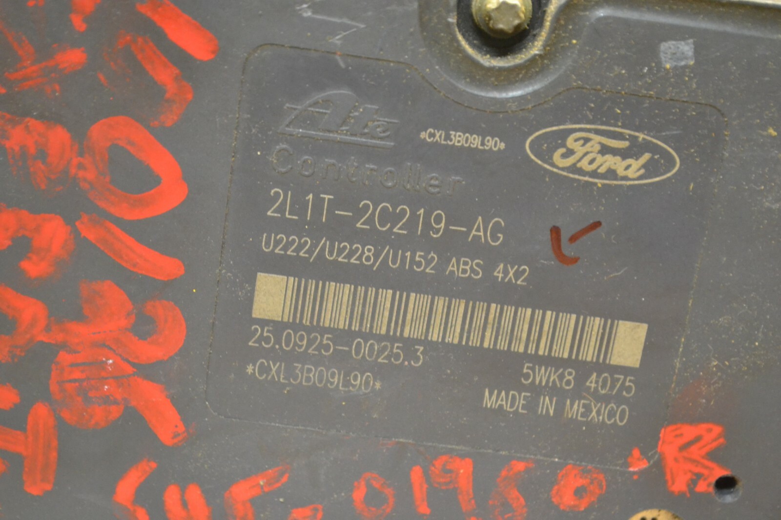 2003-2004 Ford Expedition ABS Pump Control OEM 2L1T2C219AG Module 529 ...