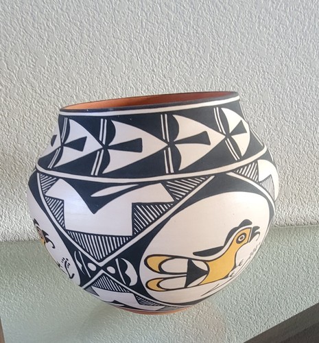 Native American Pottery Acoma New Mexico, Medium Pot with yellow bird ...