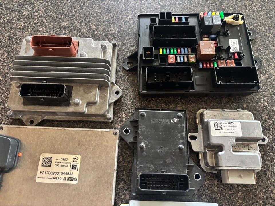 C7 Corvette electronic modules, computers sensors Z06 module parts lot ...