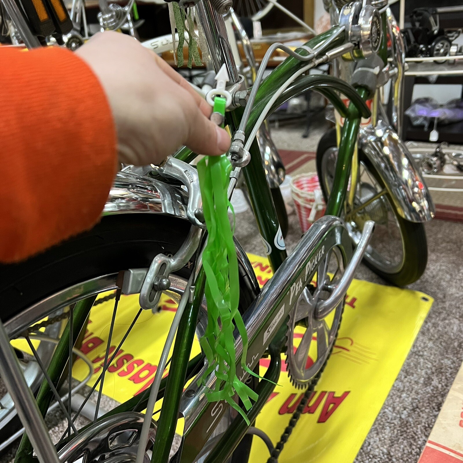 BICYCLE STREAMERS GREEN FITS MANY BIKES SCHWINN SEARS HUFFY AND OTHERS ...