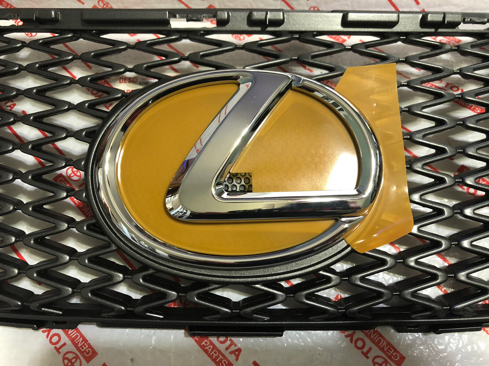 *NEW LEXUS IS250 IS350 GRILLE EMBLEM CHROME 2006-2014 W/O PRE CRASH ...