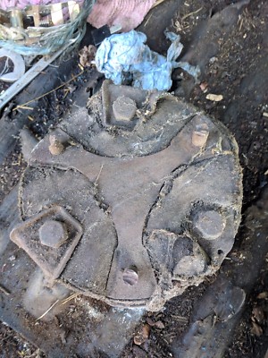 ENGINE TO GENERATOR COUPLING REMOVED FROM AN INDUSTRIAL FORDSON 4D ...