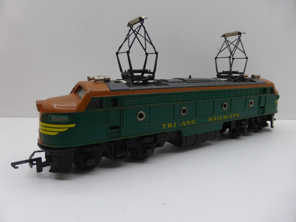 Triang R257 D/E Diesel Locomotive with Good Pantographs #7503 Green VGC ...