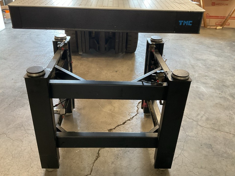 TMC Micro-g Vibration Isolation Table 63-533 Optical Breadboard Lab ...