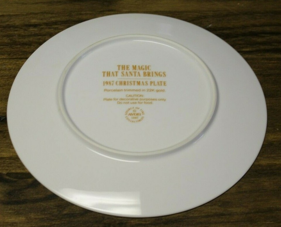 Avon Magic That Santa Brings 1987 holiday plate 22k gold trim | eBay