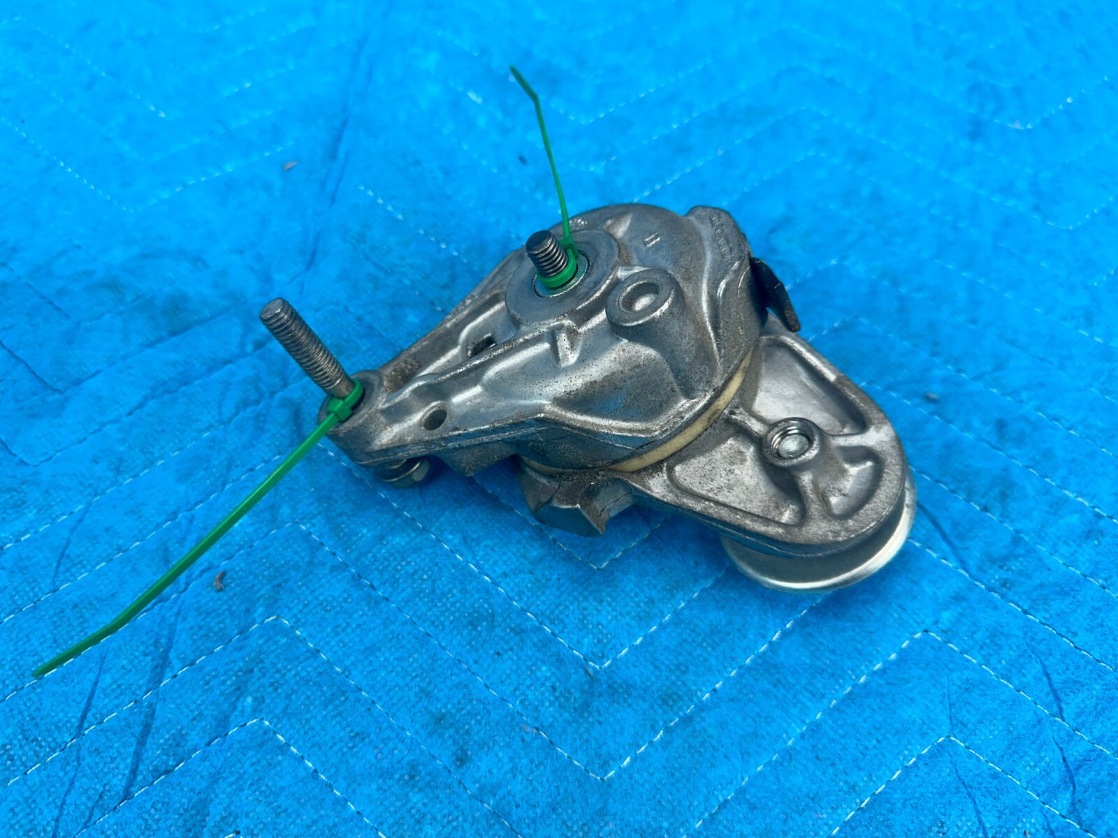 Genuine Lexus Toyota 16620-0S011 V-Ribbed Drive Belt Tensioner 10k OEM ...