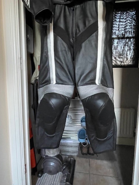 GENUINE Dainese Yamaha Two Piece Race Leathers 54 Eu 44" R1 6 7 9 MT10 ...