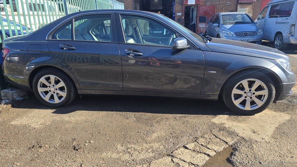 W204 Mercedes C Class Blue Efficiency C220 CDI Diesel Auto Breaking ...