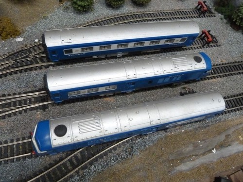 Triang hornby blue diesel pullman loco trailer and coach for OO gauge ...