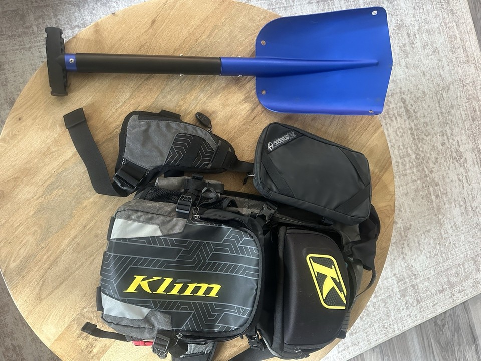 Klim Snowmobiling Backpack with Tool Pouch and Shovel, Black/Gray ...