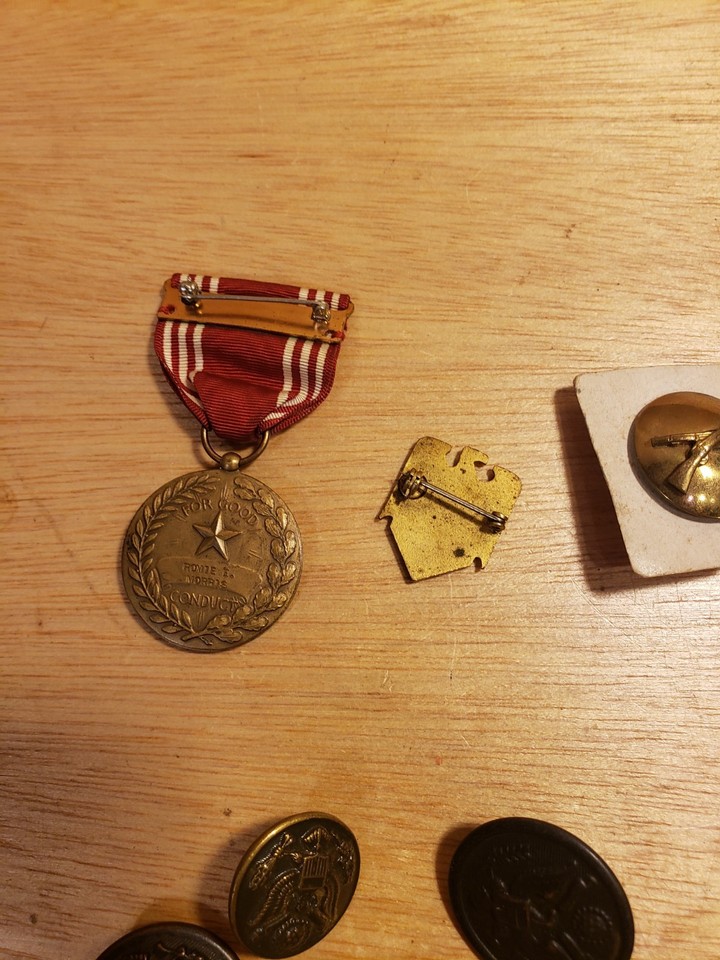 Vintage WW2 US Army Military Campaign Ribbons Uniform Buttons Medals ...