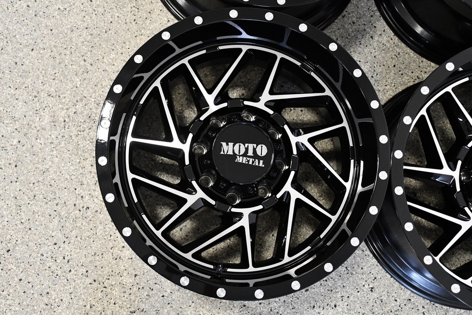 Set 4 Moto Metal MO985 Breakout 16x8 5x4.5 Gloss Black Machined Wheels ...