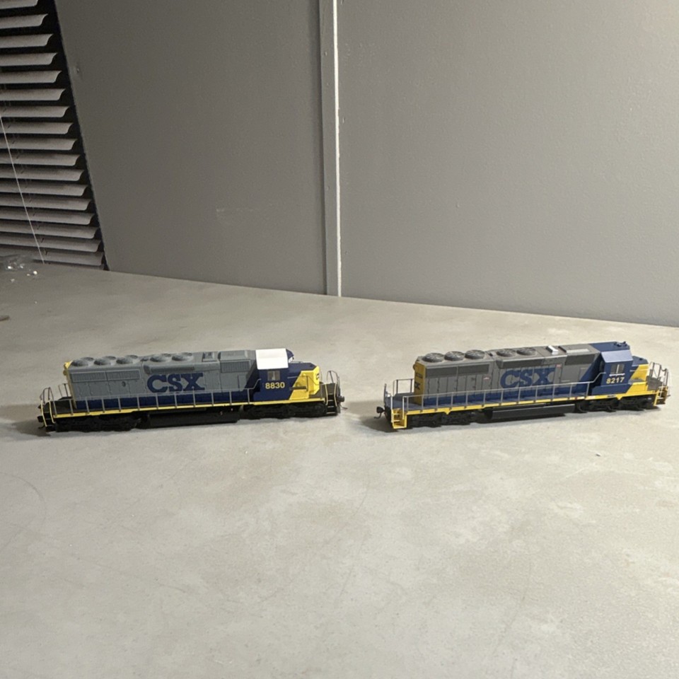 CSX HO Scale SD40-2 8217 & 8830 DC and Dummy Set | eBay