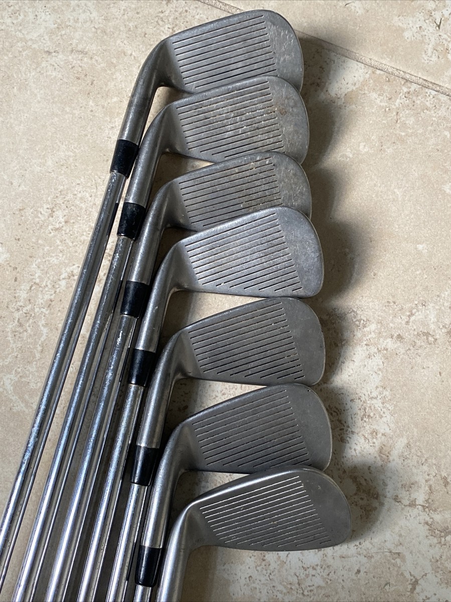 Titleist DCI 981 3-8, PW Iron Set RH Right Handed S300 Stiff Titleist DCI 981 3-8, PW Iron Set RH Right Handed S300 Stiff