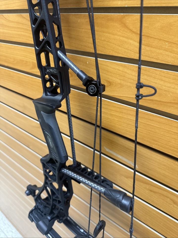 Mathews ARC 30 Compound Bow - RH - Black - Pick Your Mod - Low Pro | eBay