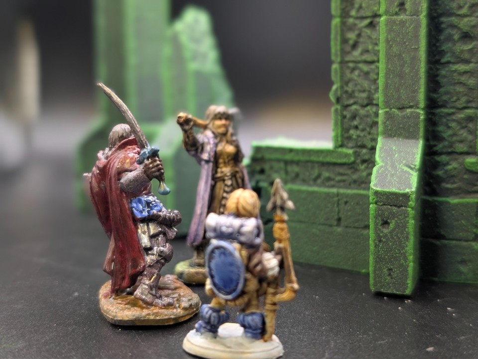 Well painted Reaper Red Paladin/knight dnd fantasy miniature | eBay