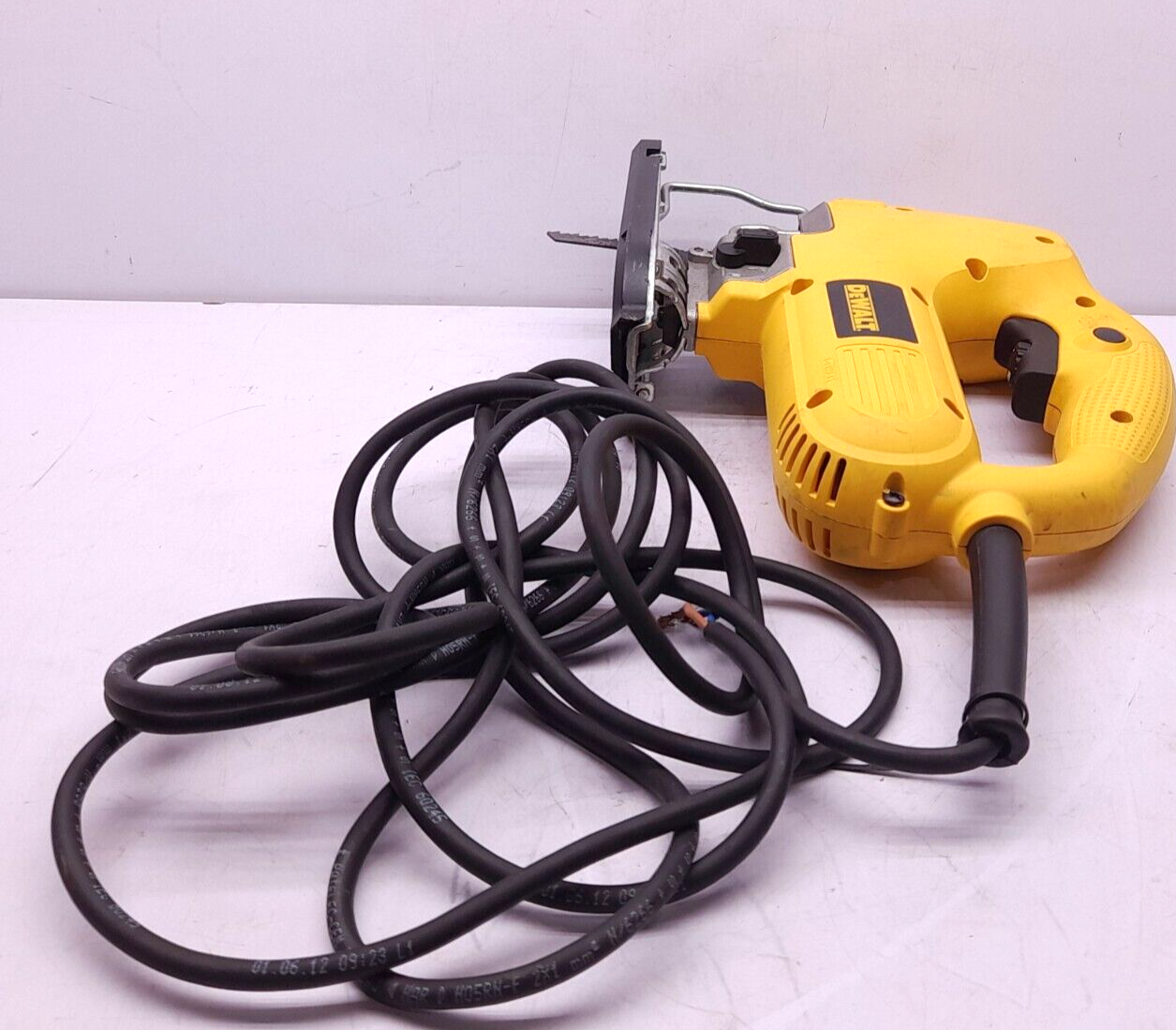 DEWALT DW341-GB Scie Sauteuse 230V ~ Type 3 50Hz 2.5A 550W No 0-3100 ...