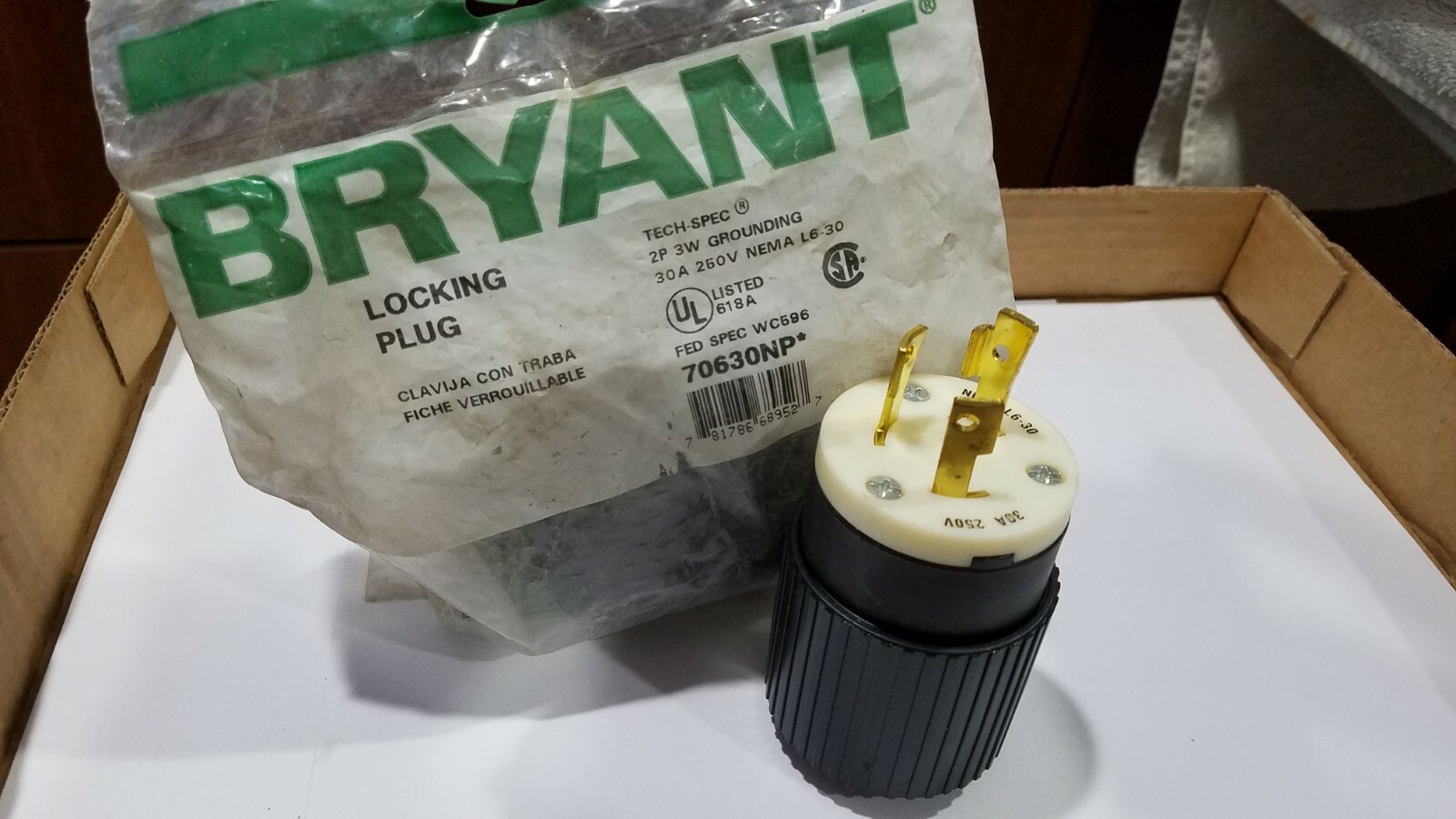 BRYANT Locking Connector Plug NEMA L6-30 30A 250V 70630NP, 2P 3W ...