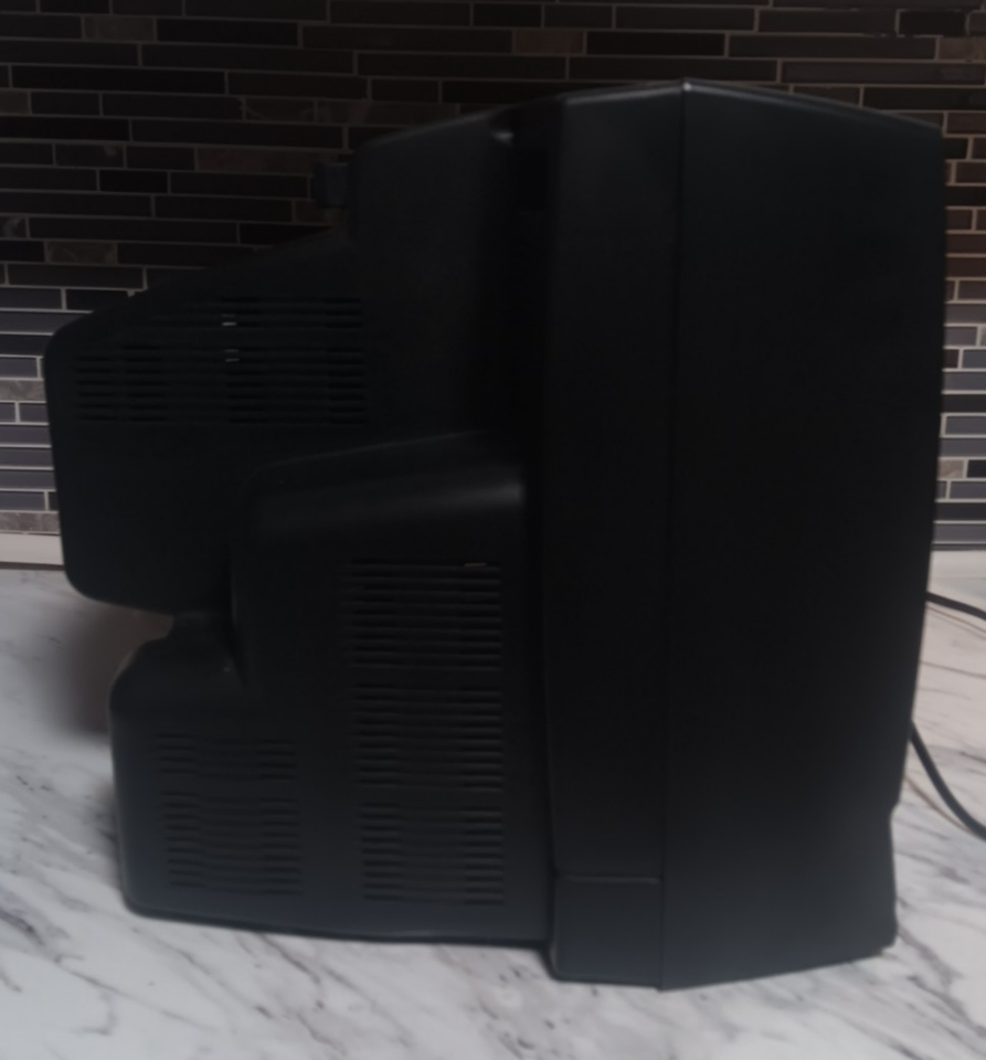 Durabrand 13" CRT CR130DR8 Retro Gaming Color Television With Remote ...