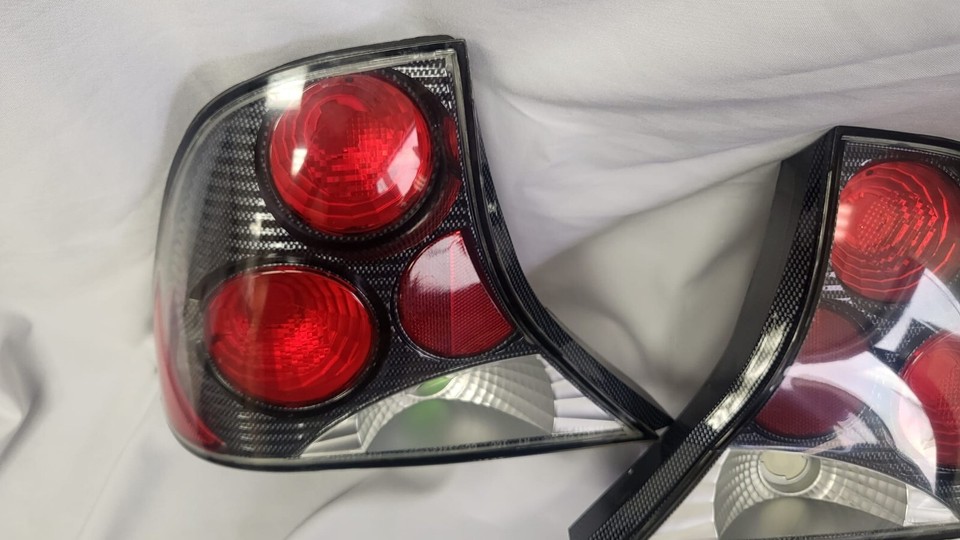FITS 00-04 FORD FOCUS CARBON FIBER RED CHROME EURO TAIL LIGHTS JDM 4DR ...