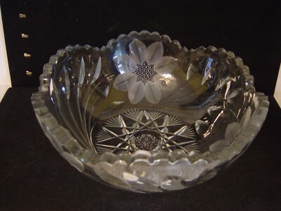 VINTAGE LARGE CUT GLASS BOWL WITH LARGE DAISY AND LEAF PATTERN 8-1/4 ...