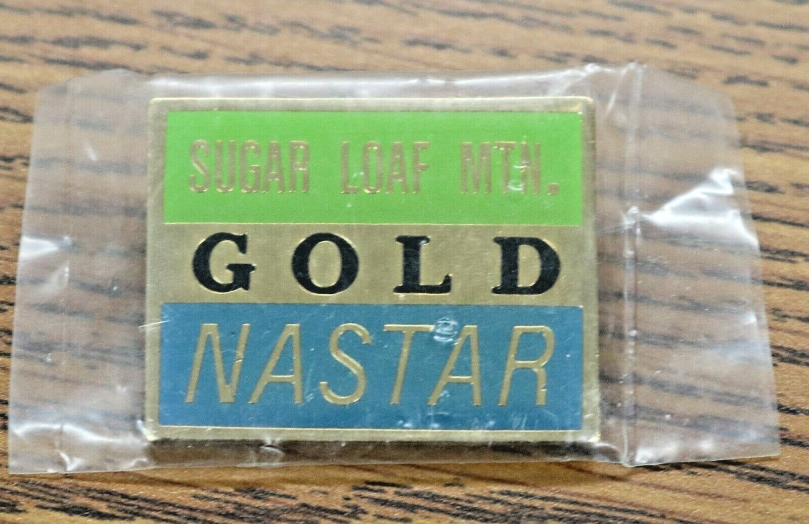 SUGAR LOAF MTN - Ski Pin Badge Skiing - NASTAR GOLD - Mountains MTN | eBay