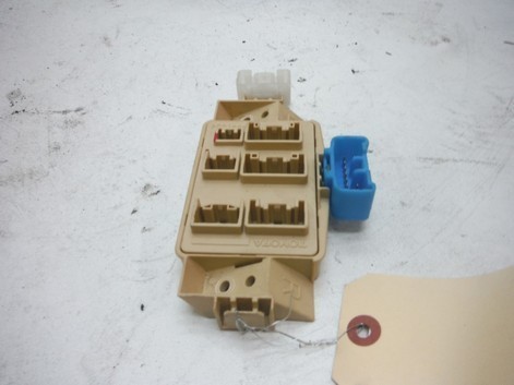 2004 LEXUS SC430 A/T PASSENGER UNDER DASH FUSE BOX OEM 2001 2002 2003 ...