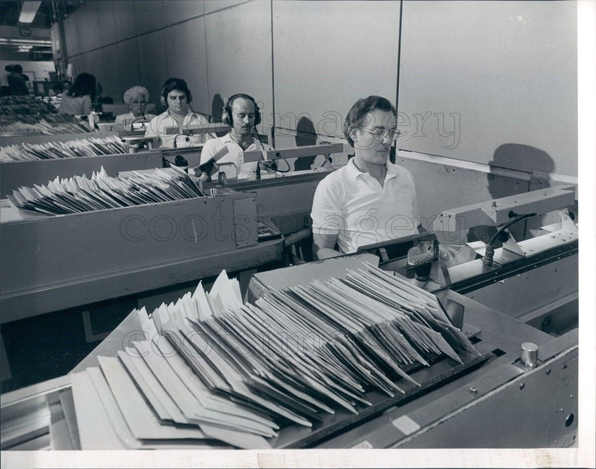 1989 Press Photo Postal Workers in Rows Sorting Mail 1980s Florida | eBay