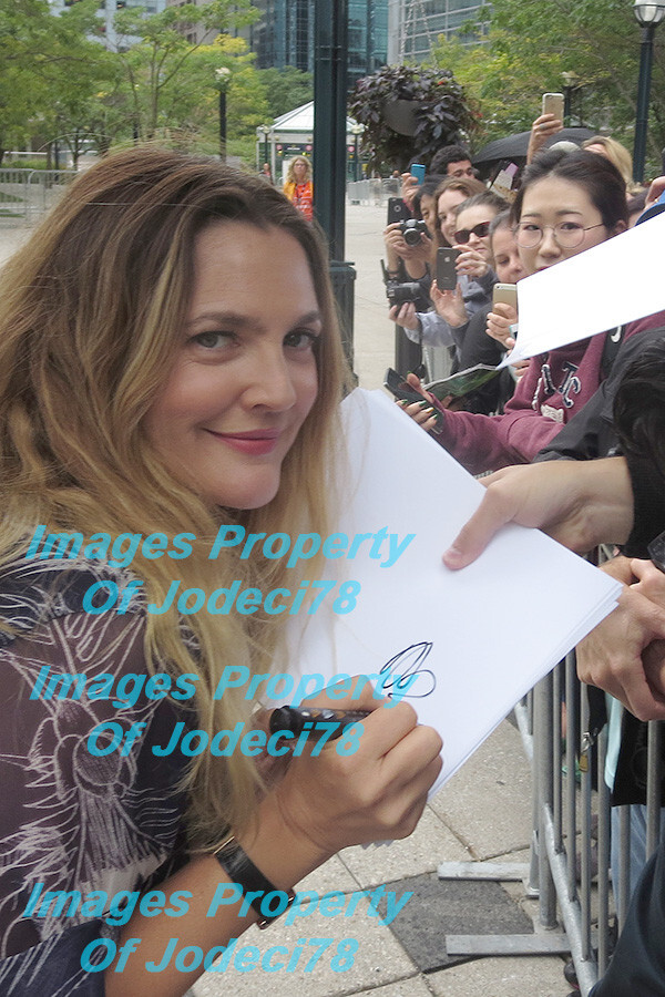 Drew Barrymore Signed E.T. The Extra-Terrestrial 11x14 Photo PROOF ACOA ...