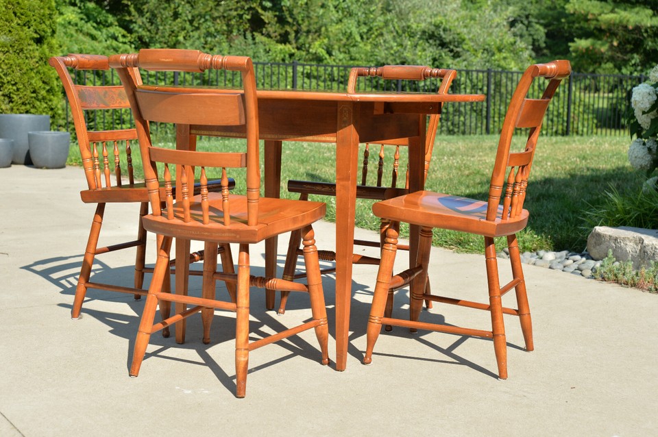 Hitchcock Maple "Apprentice" Dining Room Table with 4 Matching Chairs ...