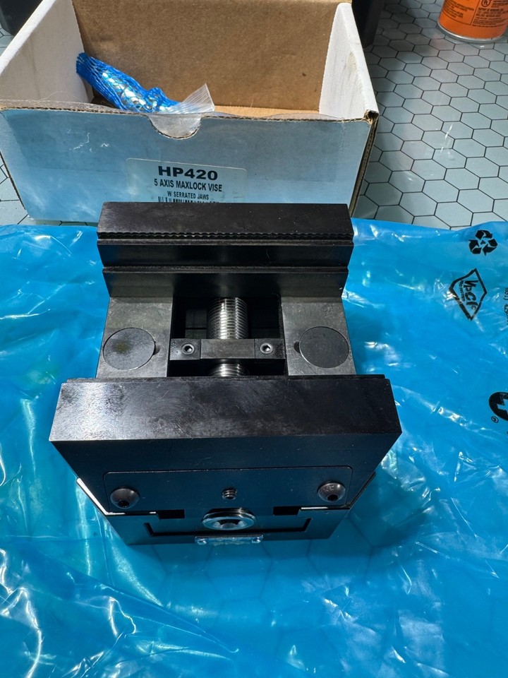 Kurt MaxLock 5-Axis Vise – Serrated Jaws – HP420 - Self Centering | eBay