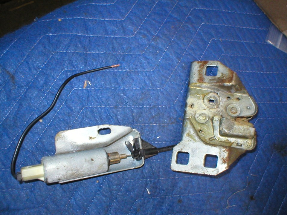 1982 83 84 85 86 FIREBIRD CAMARO REAR HATCH POWER CATCH RELEASE ...