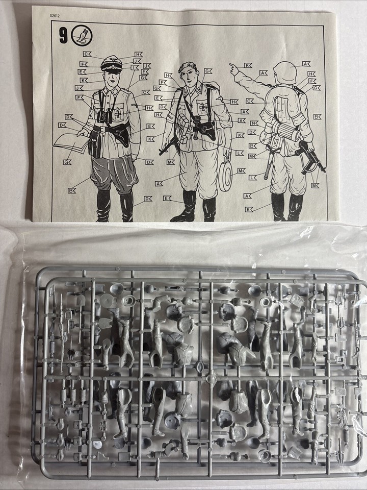 Revell # 02612 German Armoured Infantry Dte. Panzergrenadiere 1/35 ...