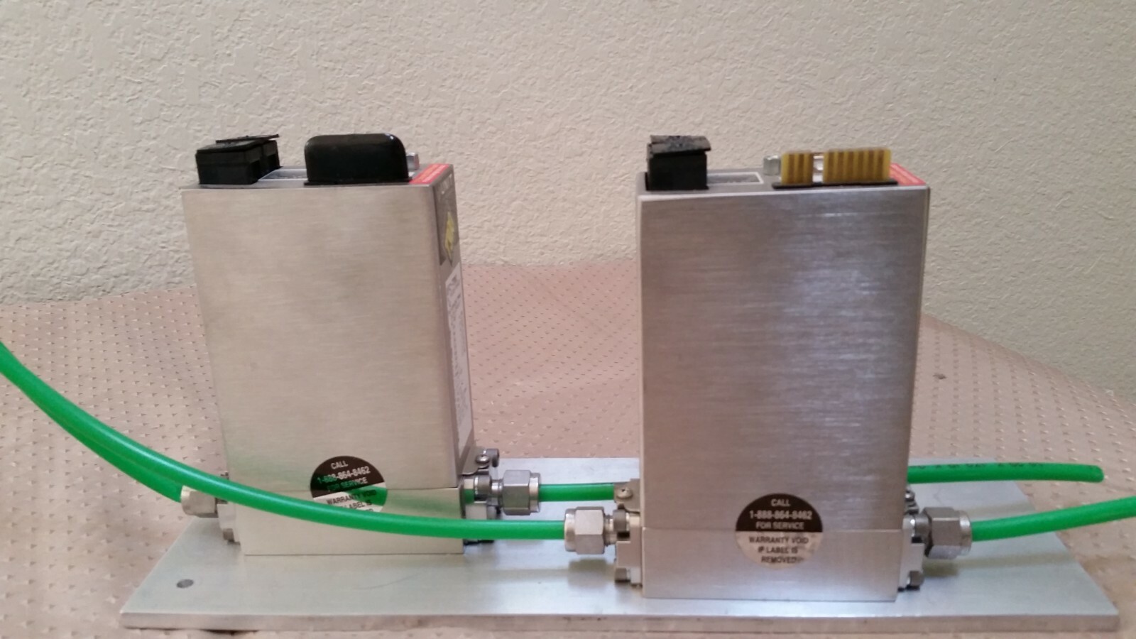 Two Celerity UNIT Instruments Mass Flow Controllers UFC-7301 3L w ...