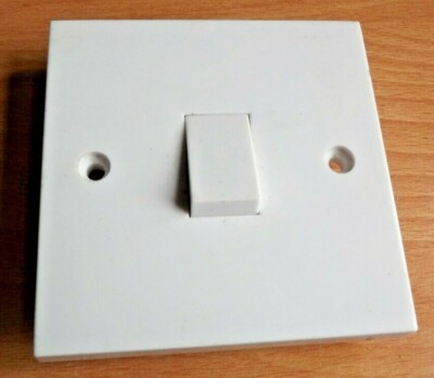 6 Amp 1 Gang 2 Way White Plastic Light Switch Lightswitch | eBay UK