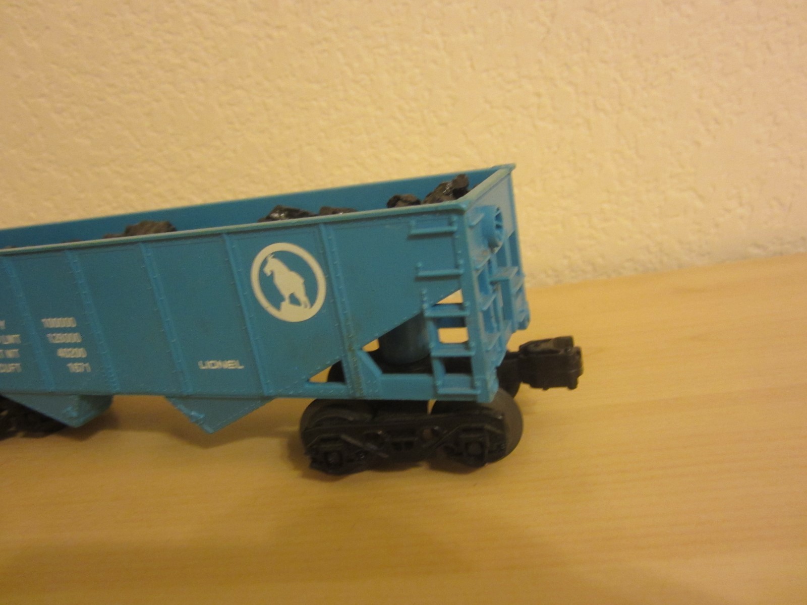 Lionel Great Northern 2 Bay Hopper Car W/ Coal Load #9011 LOT | eBay