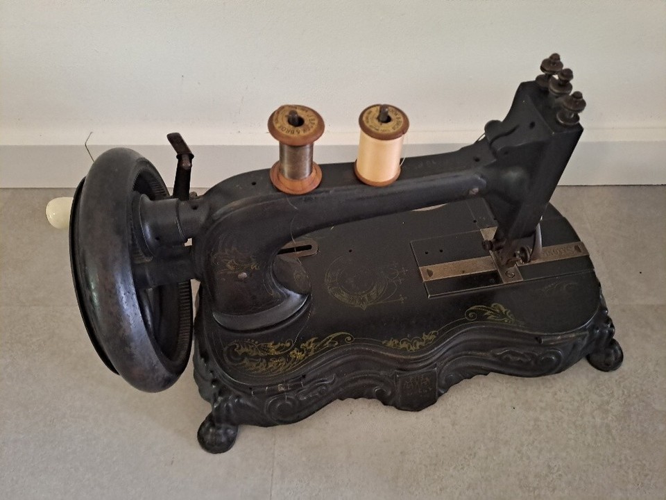 Ornate 1890's Seidel & Naumann Saxonia Regia Cast Iron Sewing Machine ...