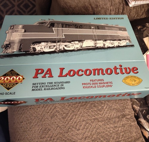 PROTO 2000 SERIES PA SOUTHERN PACIFIC LOCOMOTIVE AND TWO PB'S UNPOWERED ...