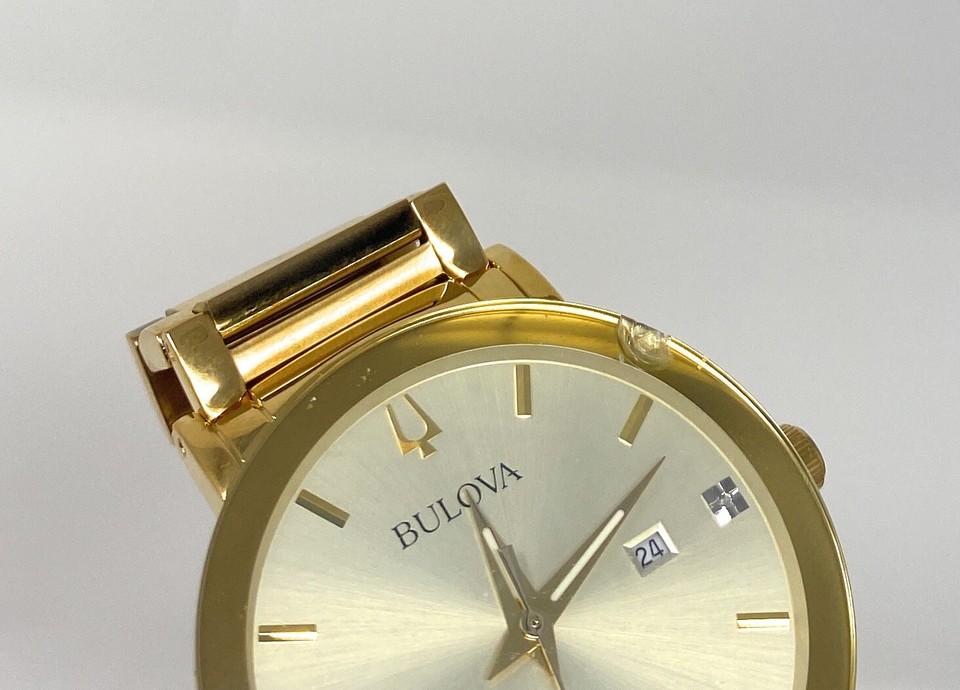 Bulova Futuro 97D115 Men's Watch Gold Tone Date Window - Chipped ...