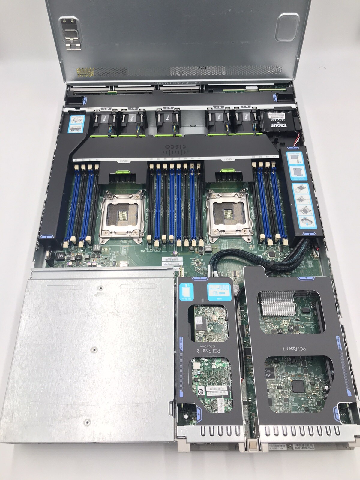 Cisco UCSC-C220-M3S CTO 2 CPU Sockets 16 Mem Slots 8 2.5" Bays 2 450W ...