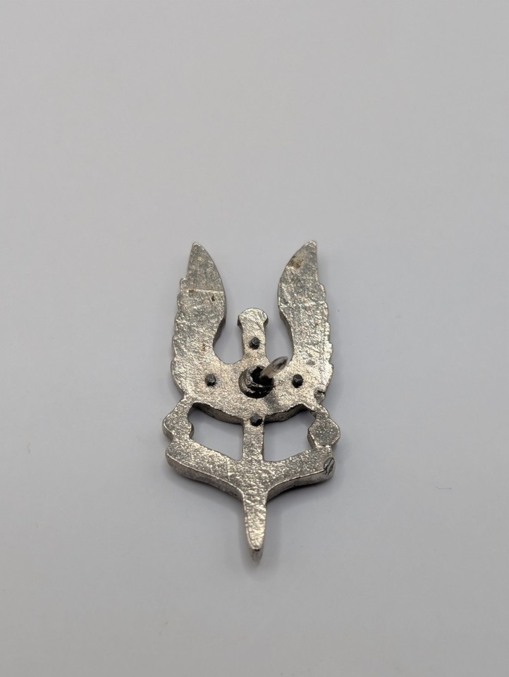 SAS Special Air Service Brass Cap / Pin / Collar Badge. British Army ...